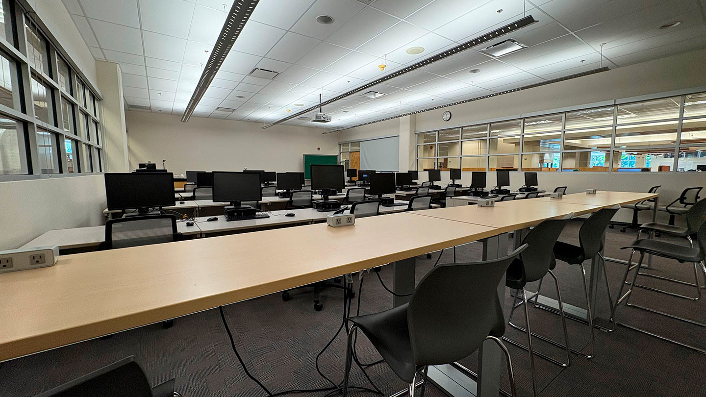 Mearns - McPherson Classroom 130 - Computer labs - UVic